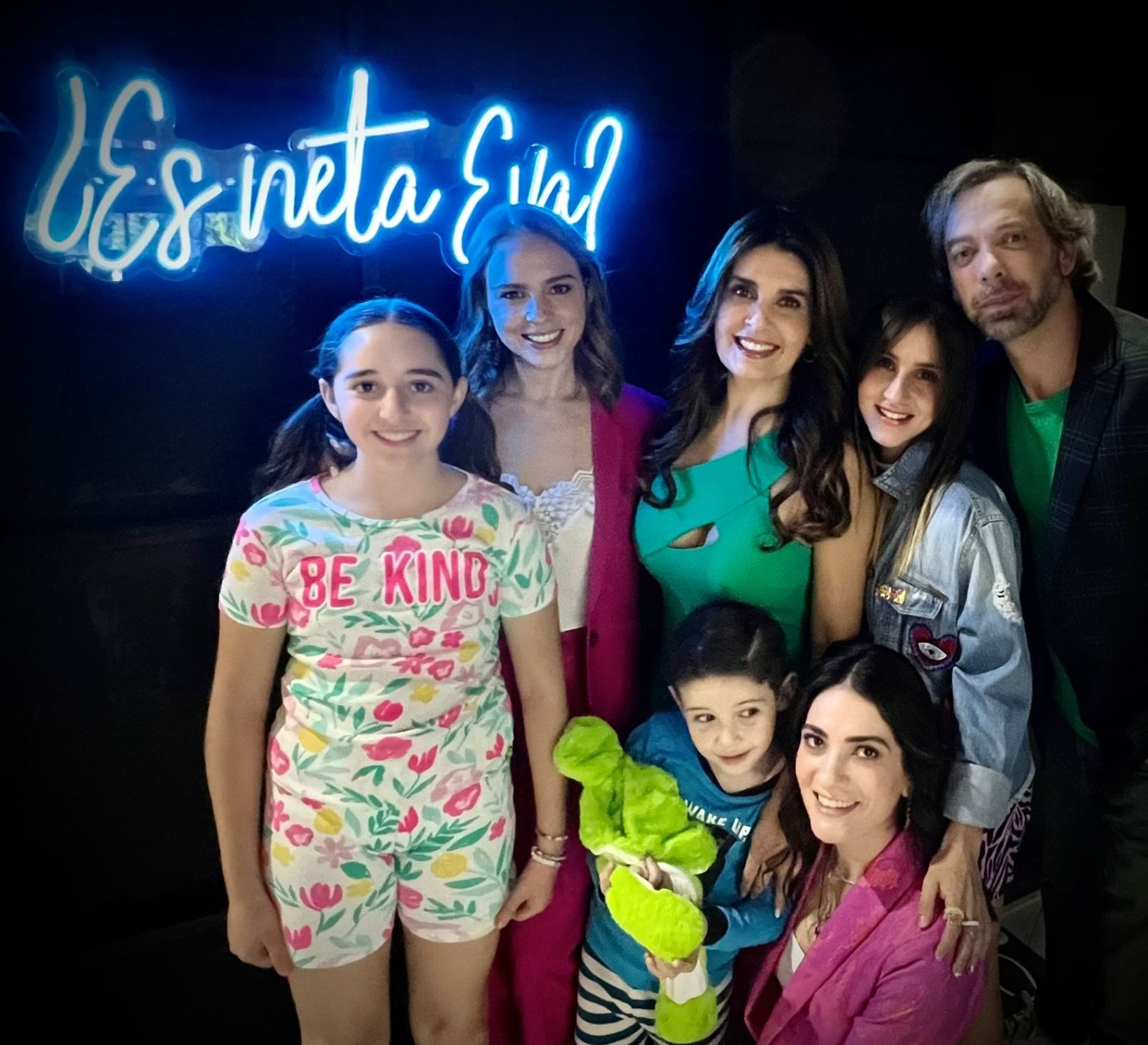 ¿Es neta, Eva? la nueva comedia protagonizada por Mayrín Villanueva ...